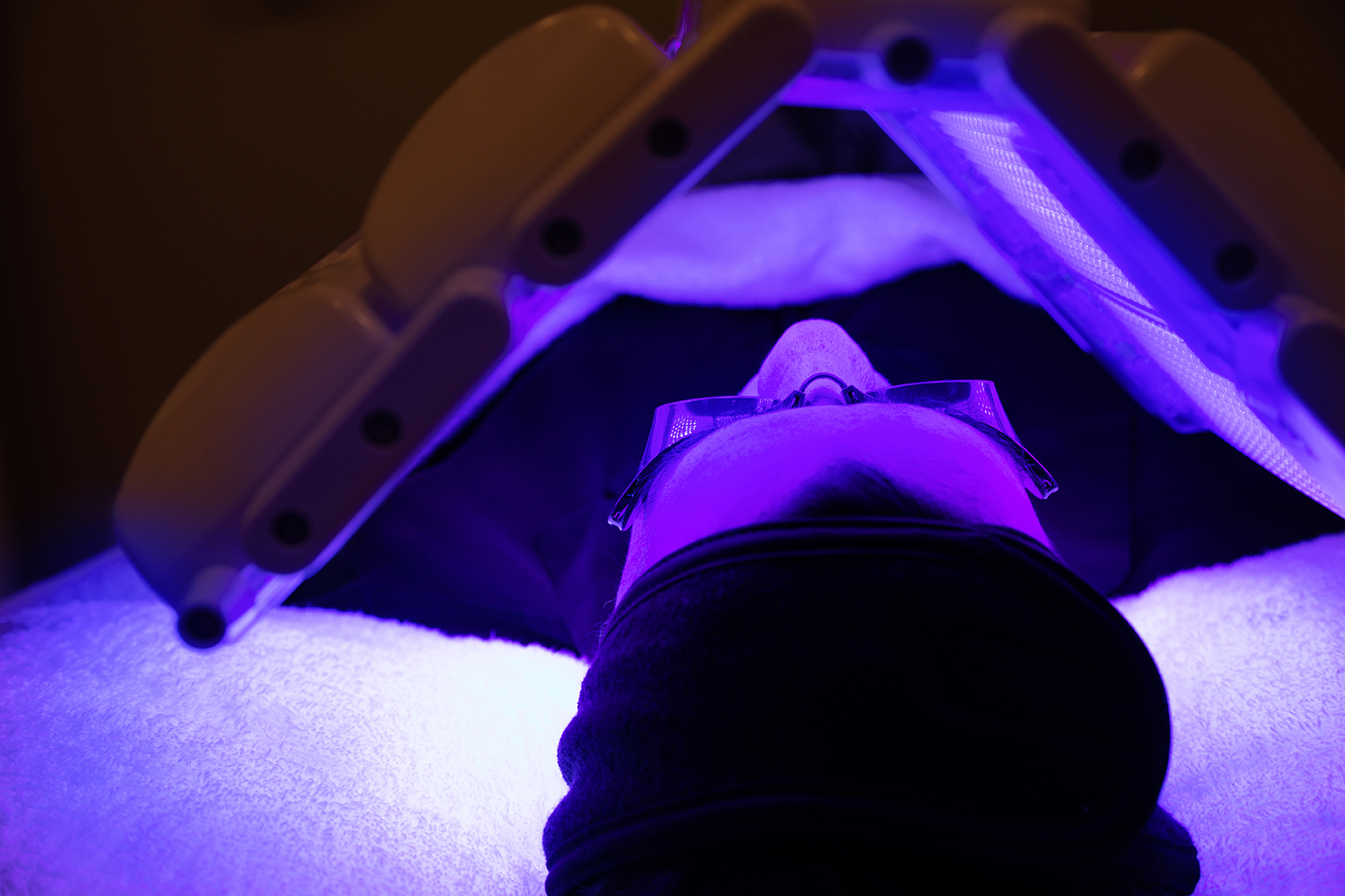 LED LIGHT THERAPY – Skin On Forty Five